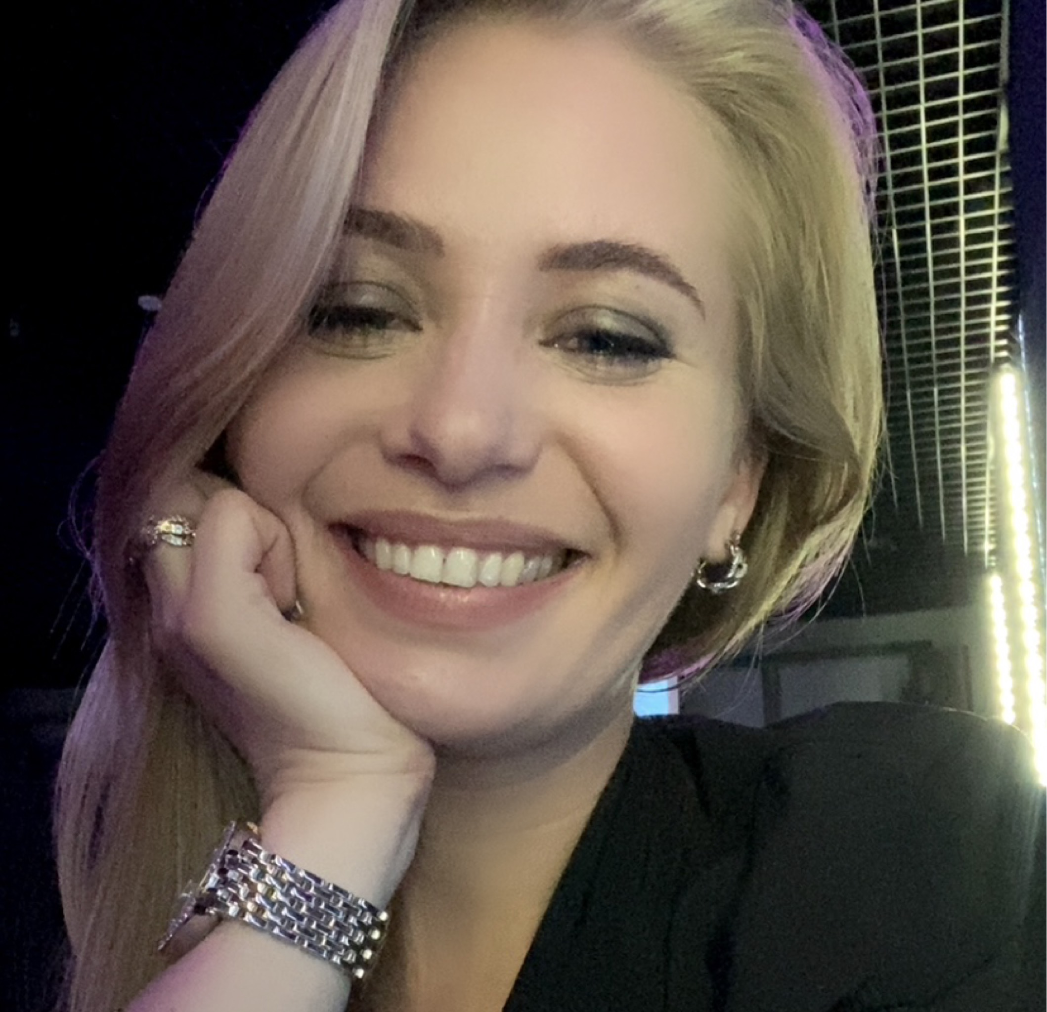 Popular Periscope, YouNow, and etc. live streams on LiveOMG.com